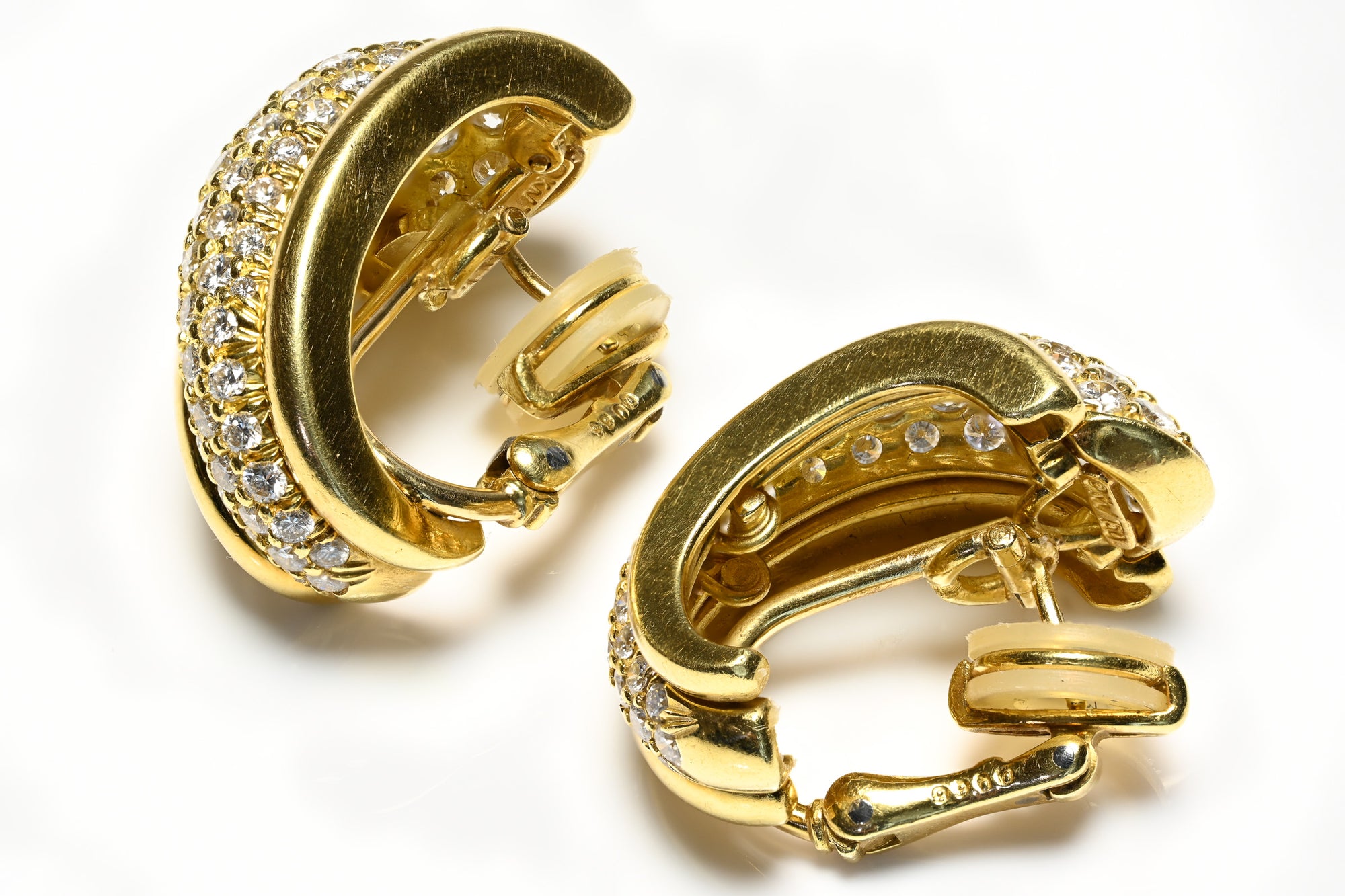 Kurt Wayne 18K Gold Round Brilliant Cut Diamond Earrings