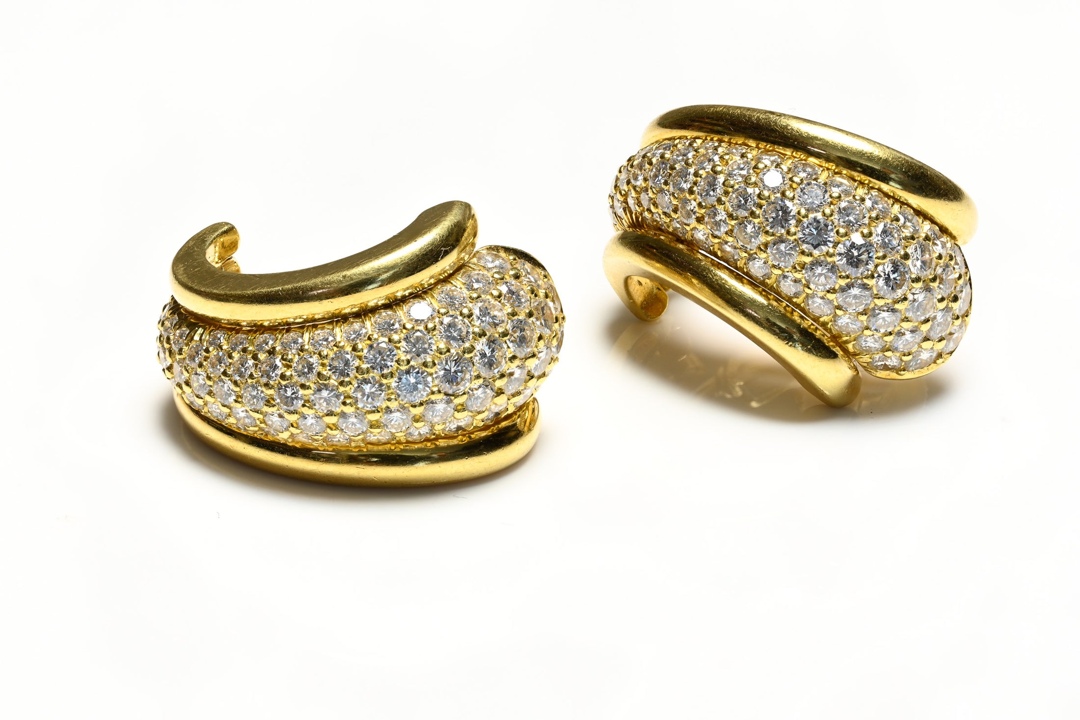 Kurt Wayne 18K Gold Round Brilliant Cut Diamond Earrings